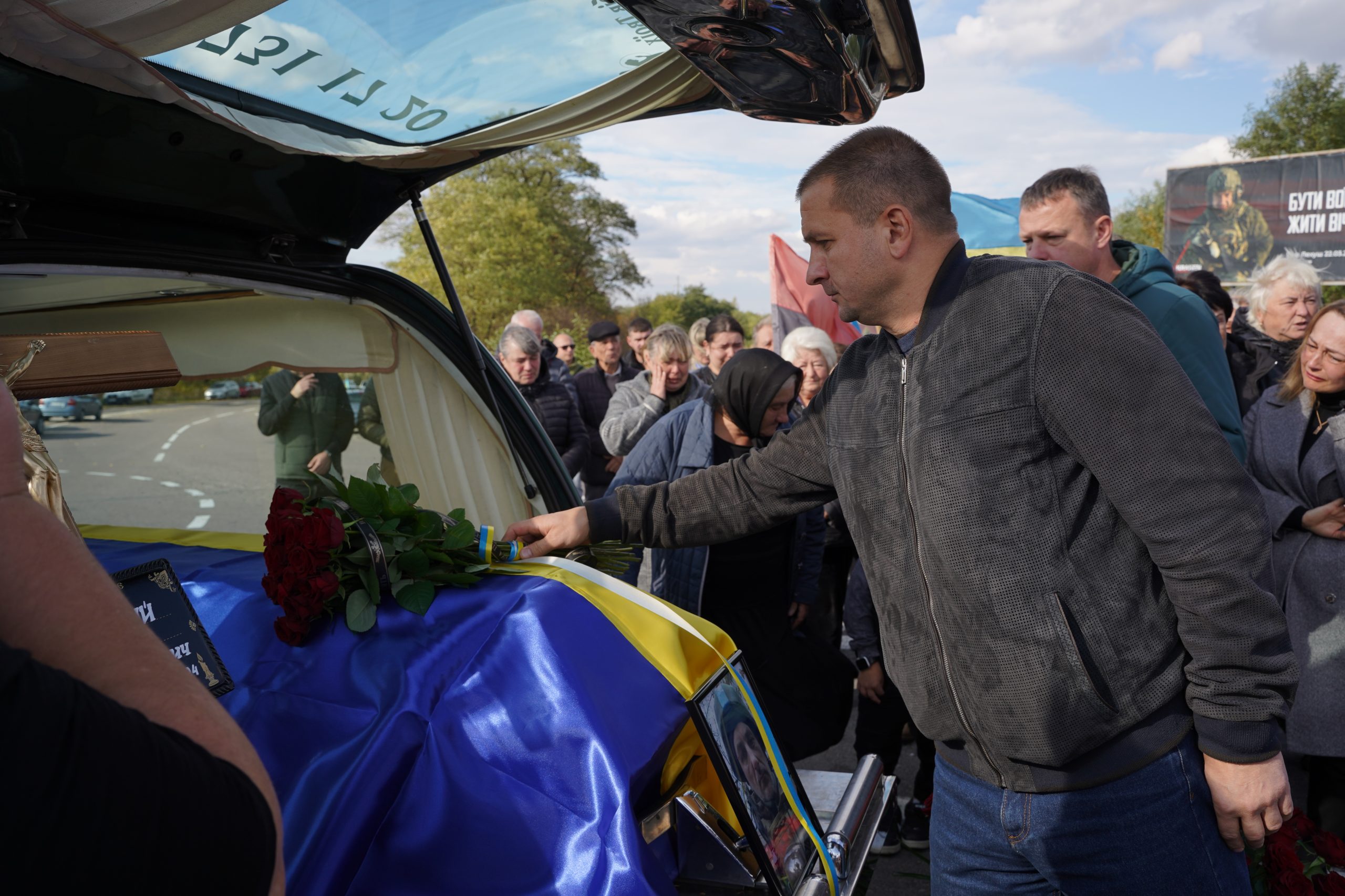 Дрогобицька громада зустріла двох полеглих захисників України – Романа ...